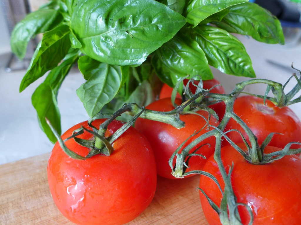 Cold Pasta with Fresh Tomato Basil Sauce | cooklikejapanese