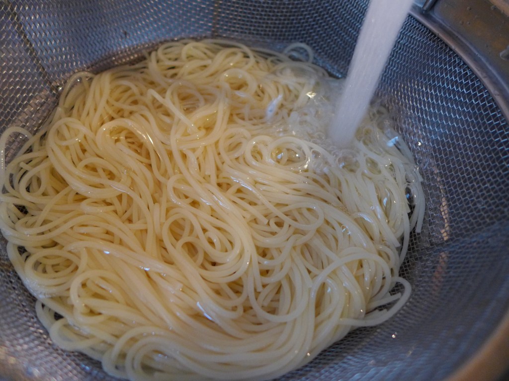 Cold Pasta with Fresh Tomato Basil Sauce | cooklikejapanese
